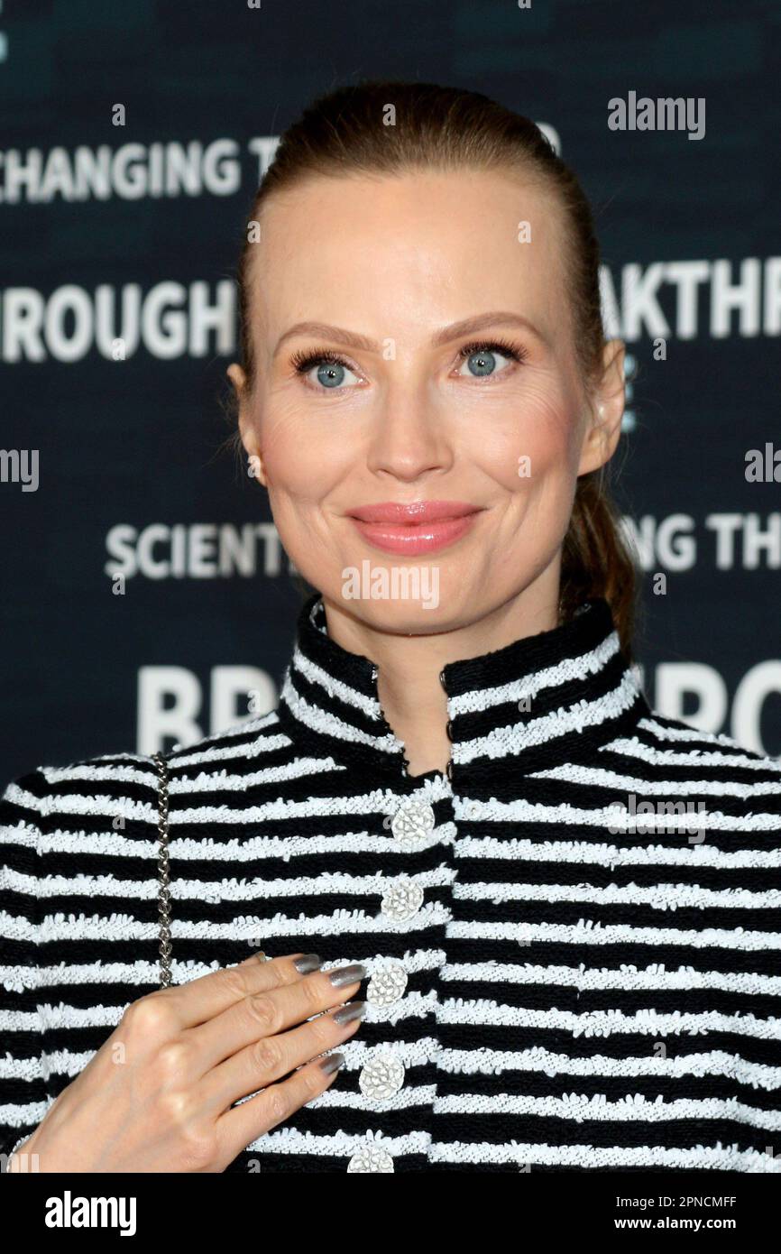 Julia Milner at arrivals for Ninth Annual Breakthrough Prize Ceremony ...