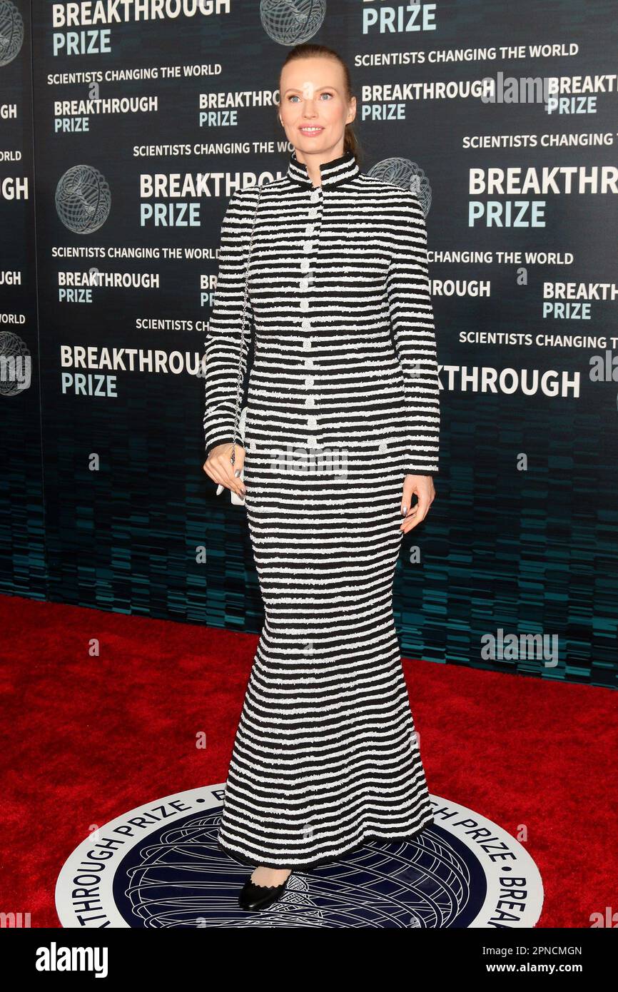 Julia Milner at arrivals for Ninth Annual Breakthrough Prize Ceremony ...
