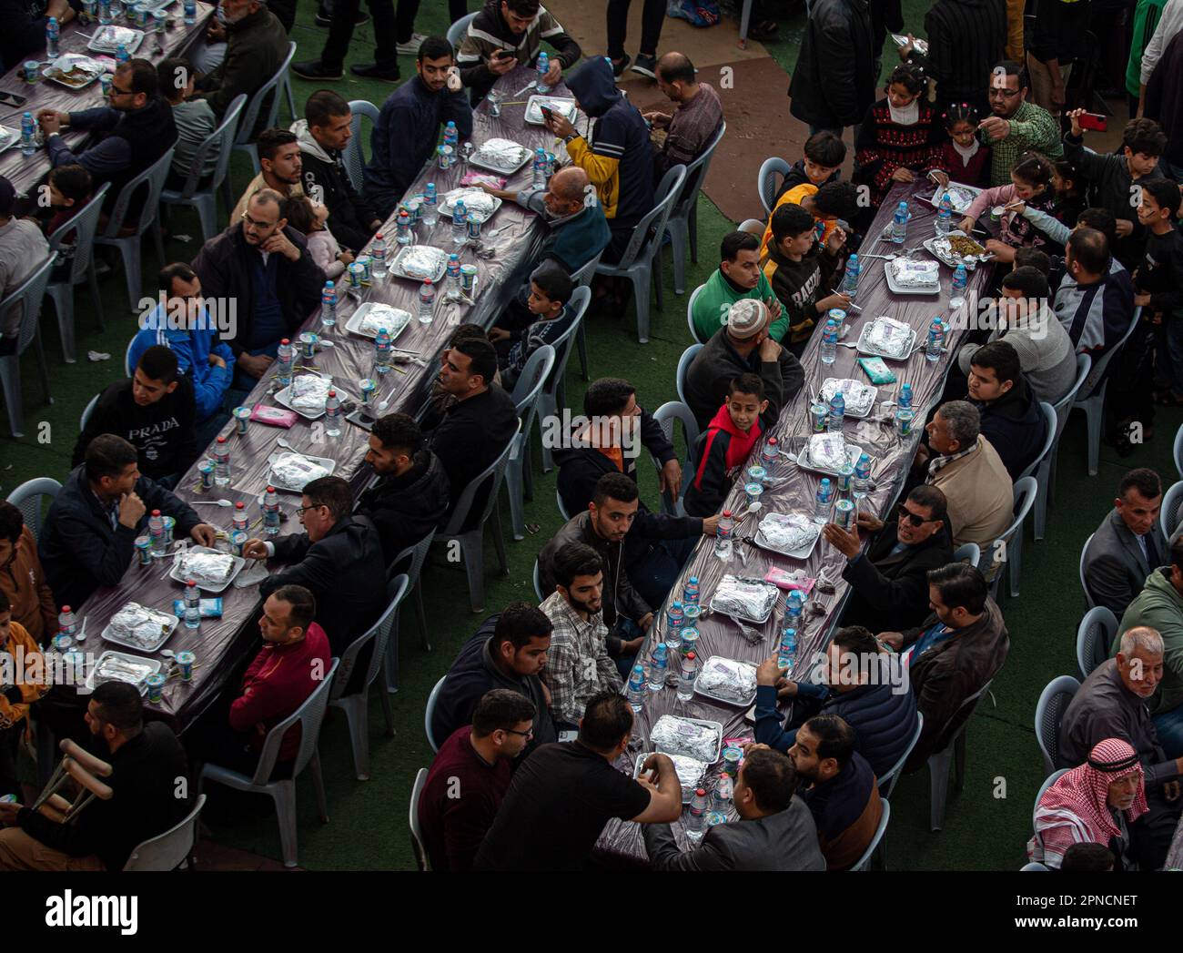 Gaza, Palestine. 17th Apr, 2023. Palestinian families eat a communal ...