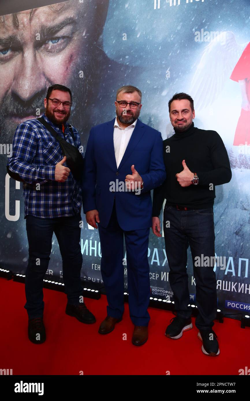 Moscow. Actor Mikhail Porechenkov (center) and athlete Dmitry Nosov (right) at the premiere of ...
