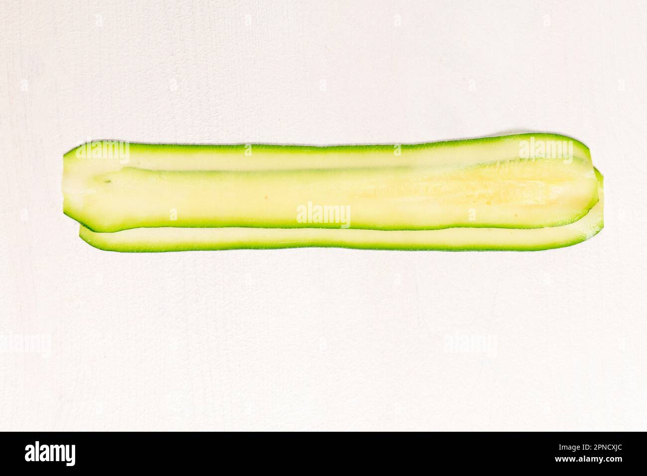 Slice of courgette Stock Photo - Alamy