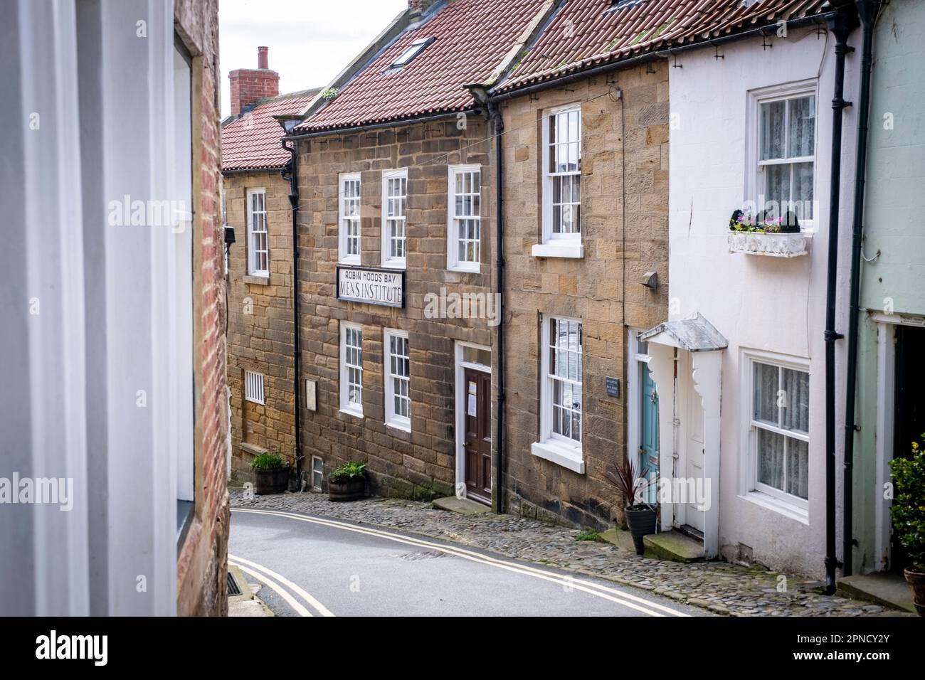 Street view robin hoods bay hi-res stock photography and images - Alamy