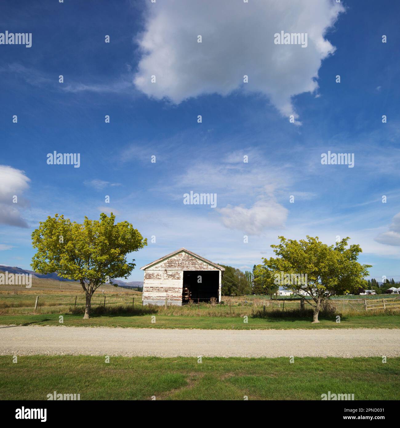 Farm building new zealand hi-res stock photography and images - Alamy