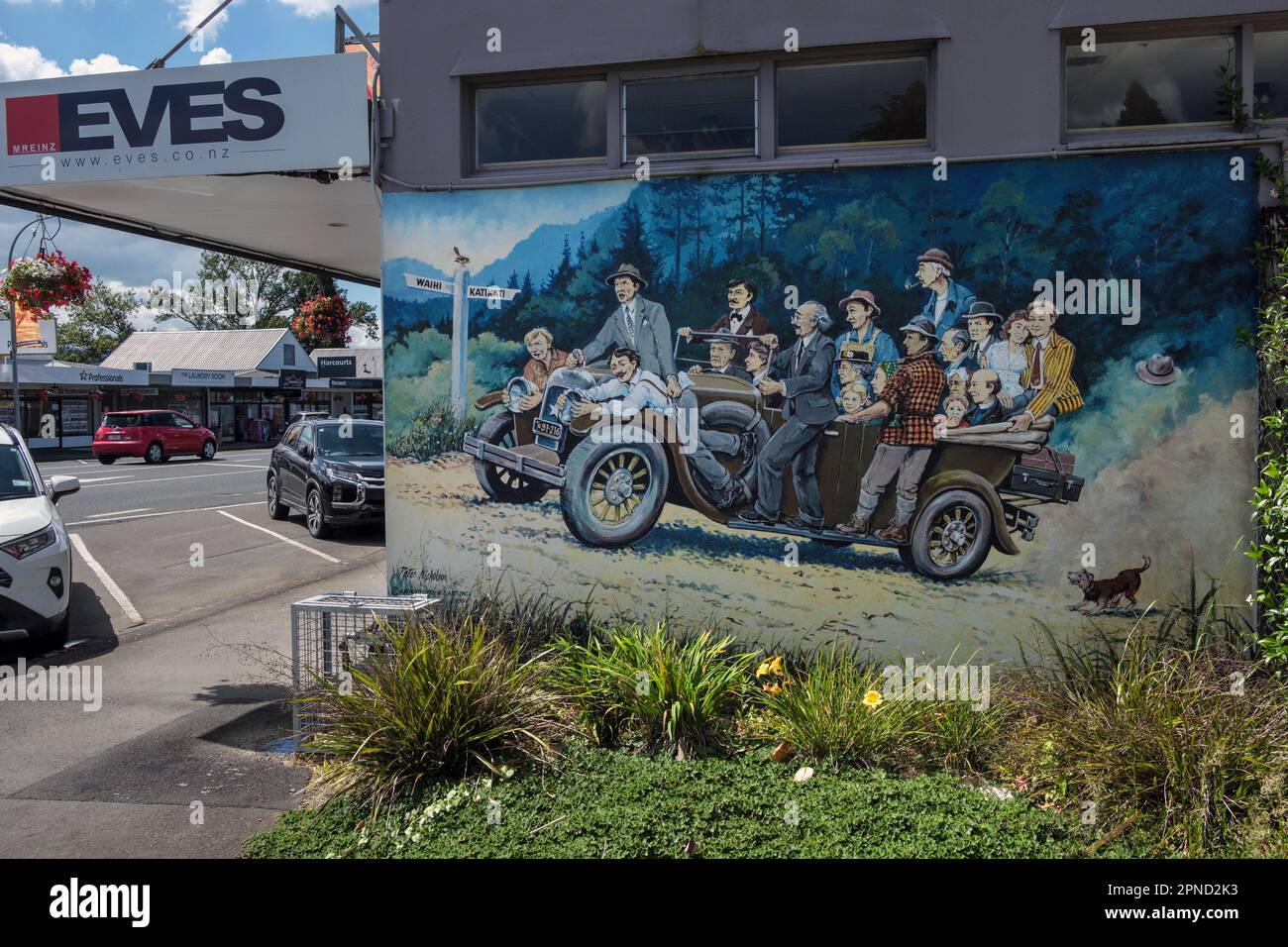 Open air art - one of the many murals in Katikati, known as the mural ...