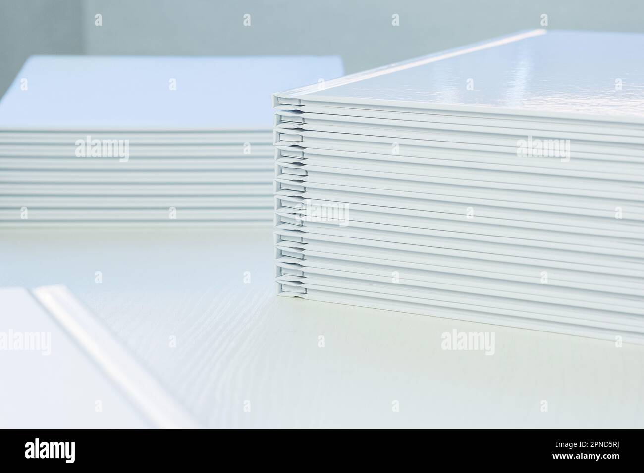 Blank album covers hi-res stock photography and images - Alamy