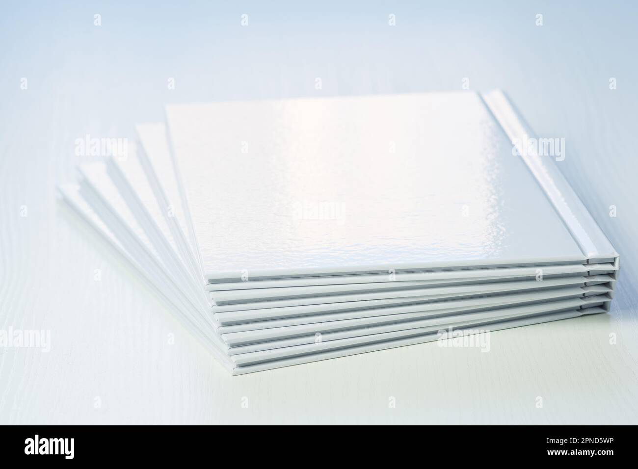 Blank album covers hi-res stock photography and images - Alamy