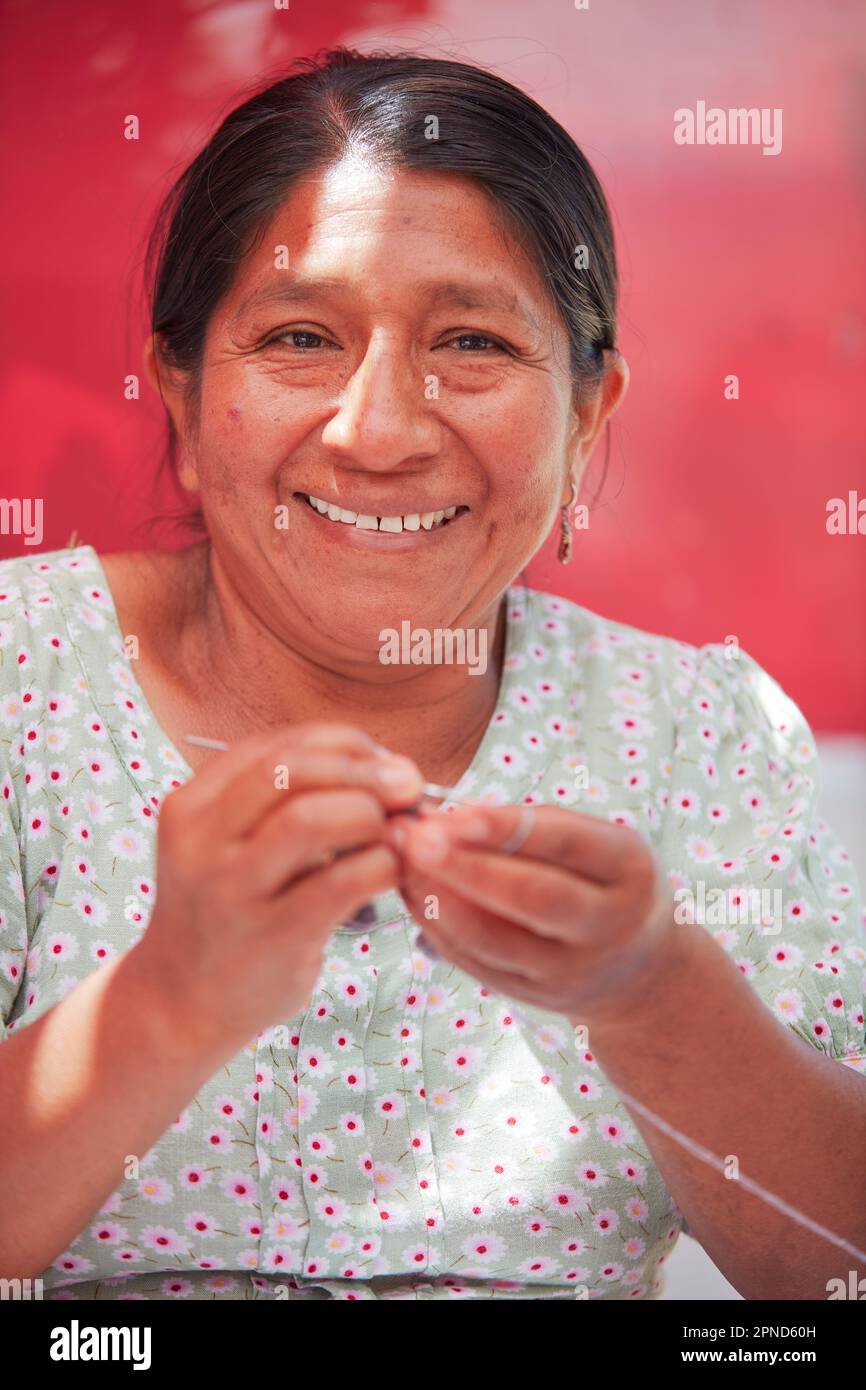 Native american weaver hi-res stock photography and images - Alamy