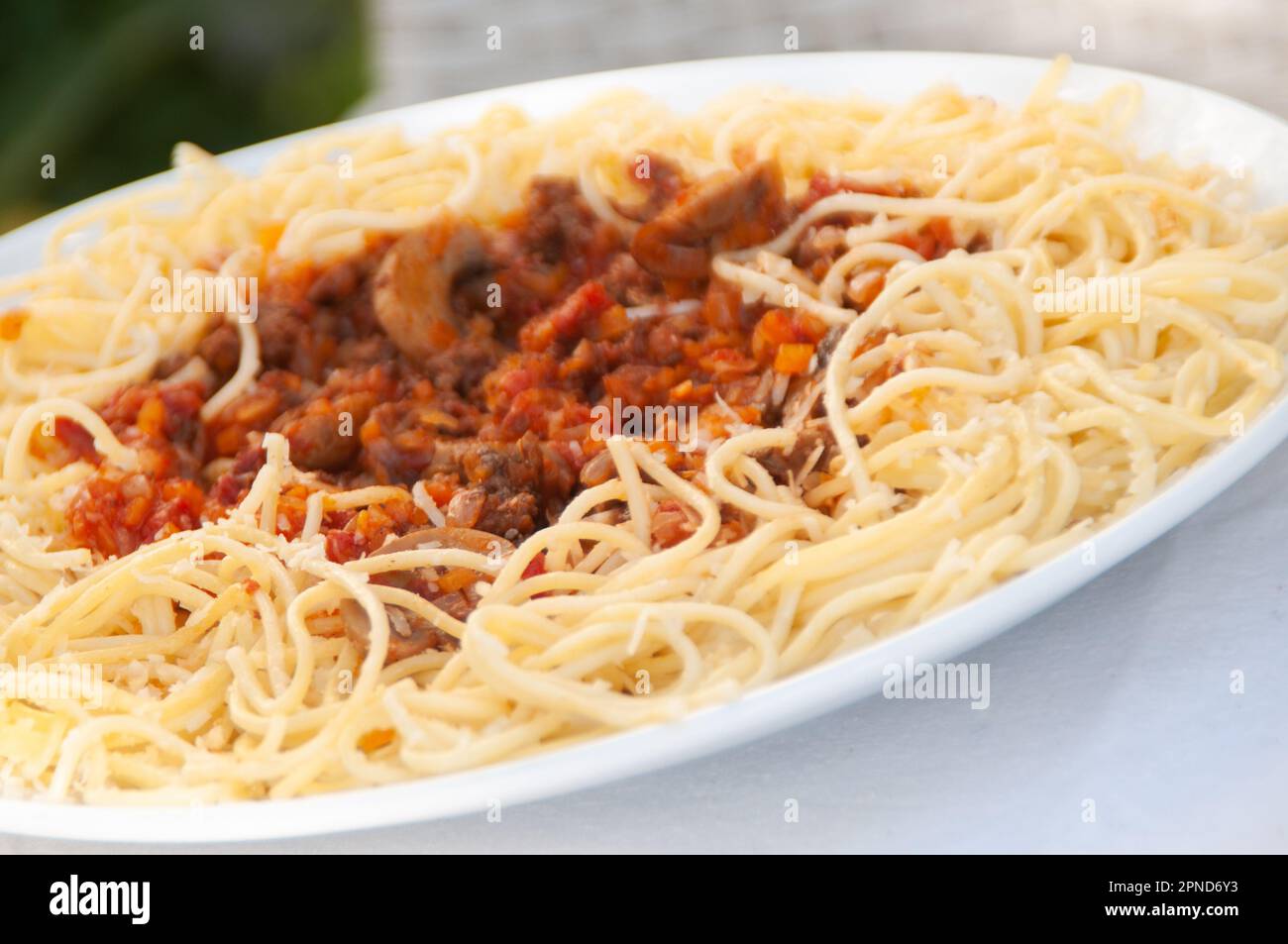 Plate spaghetti bolognaise bolognese hi-res stock photography and ...