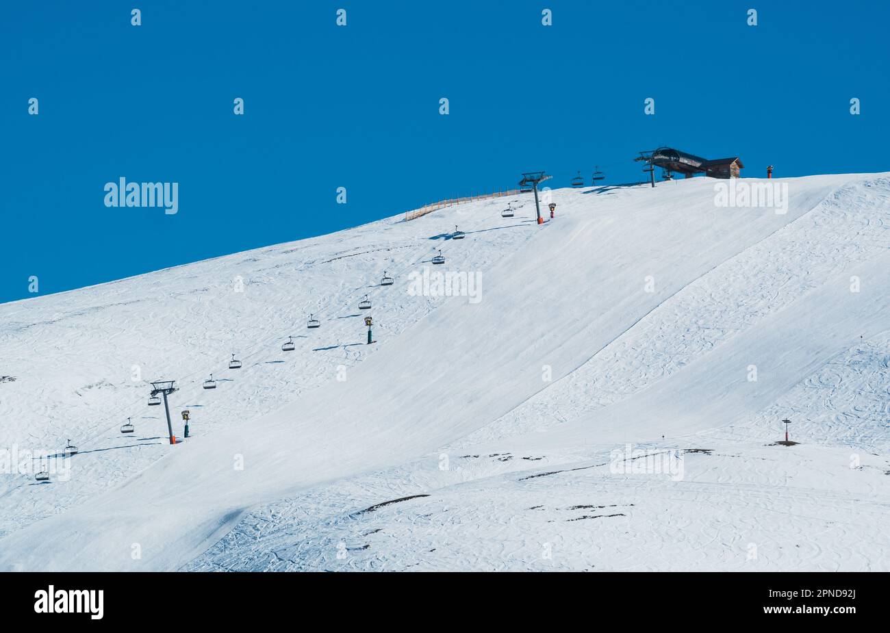 Ski slope on mountain slope in Alpe D'Huez ski resort - France Stock ...