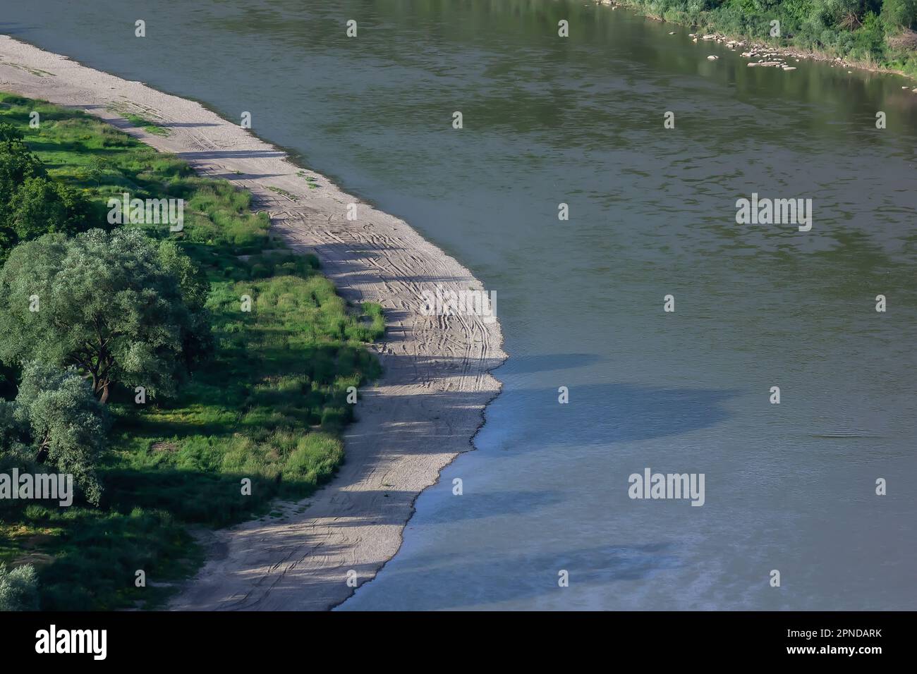 Green bank top beach hi-res stock photography and images - Alamy