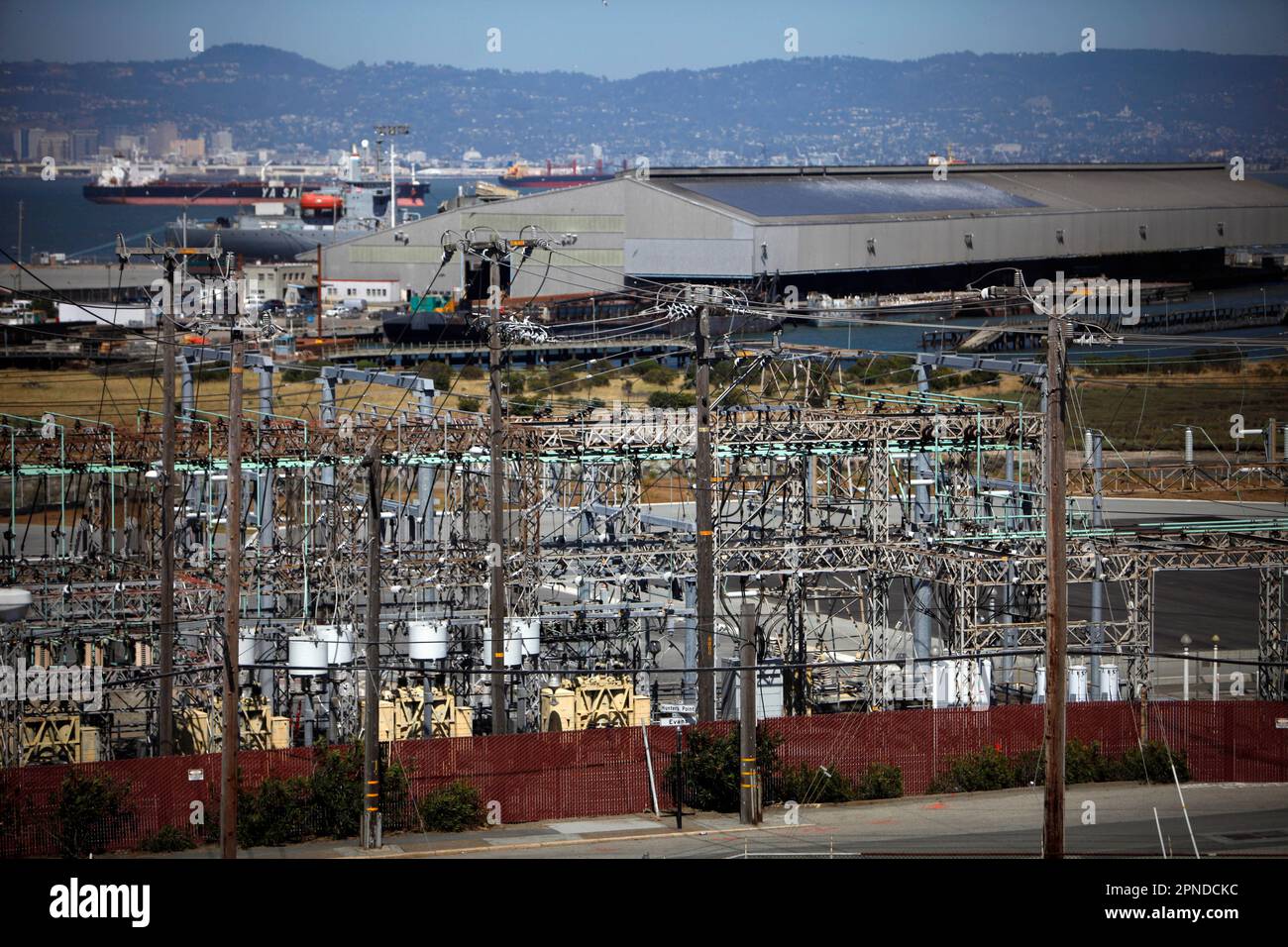 The PG&E Hunter's Point Power Plant at 1000 Evans Avenue is seen on ...