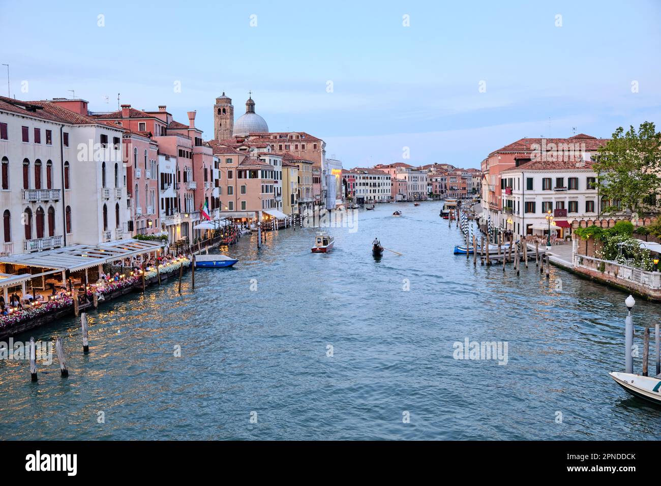 Venice stone bridge over canal hi-res stock photography and images - Alamy