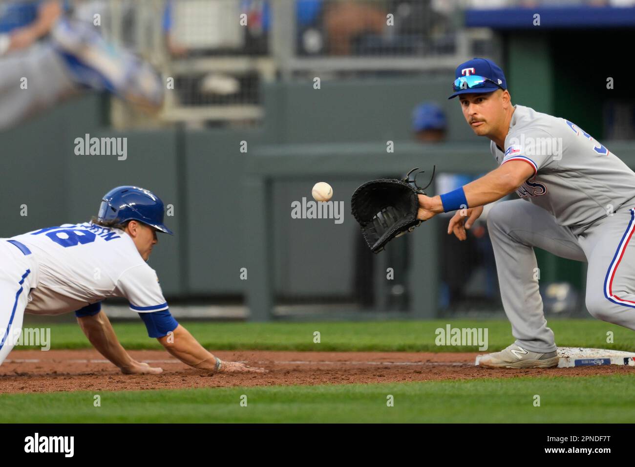 Kansas City Royals' Nate Eaton (18) beats the pickoff throw to Texas ...