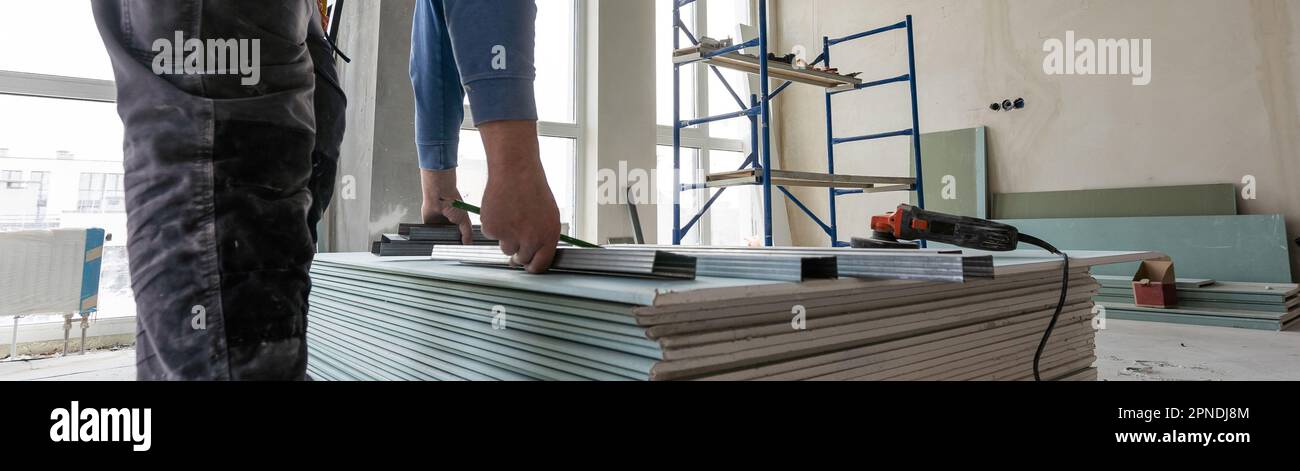 Two man help for ceiling house construction Stock Photo - Alamy