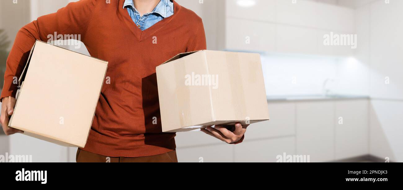 Removal men carrying packing boxes hi-res stock photography and images ...