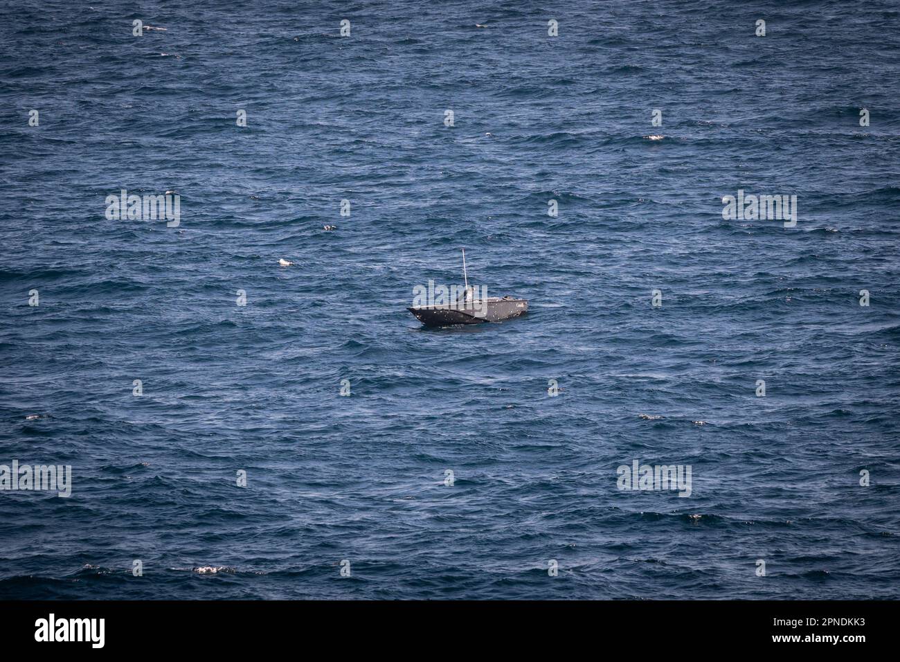 Remote control speedboat hi-res stock photography and images - Alamy