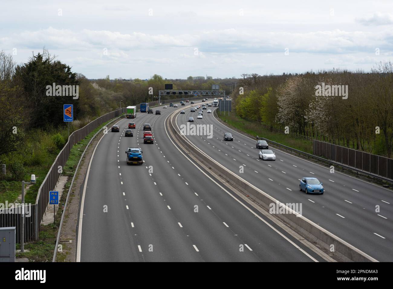 Traffic on the M4 Smart Motorway heading towards London Stock Photo - Alamy