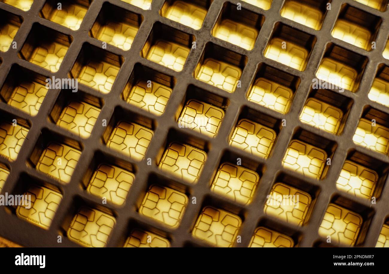 Sim card uk hi-res stock photography and images - Alamy