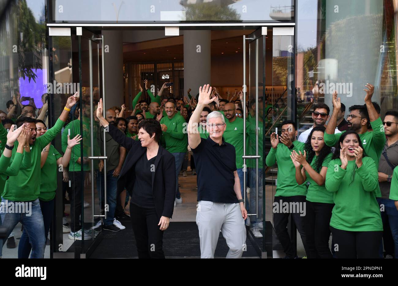 Mumbai, India. 18th Apr, 2023. L-R Deirdre O'Brien, Apple's senior vice ...