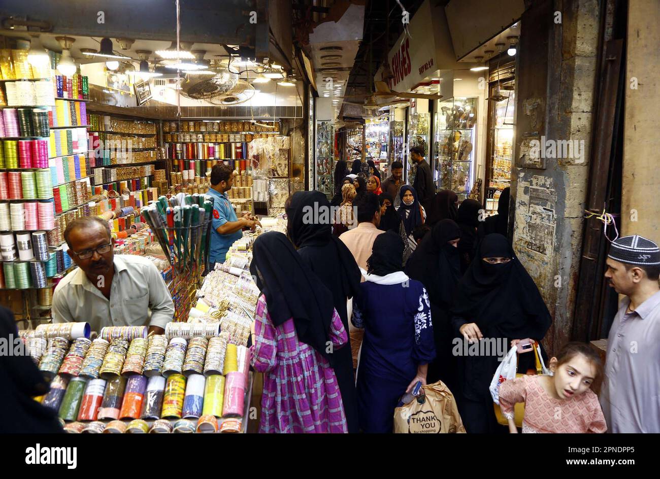 Shopping in karachi hi-res stock photography and images - Alamy
