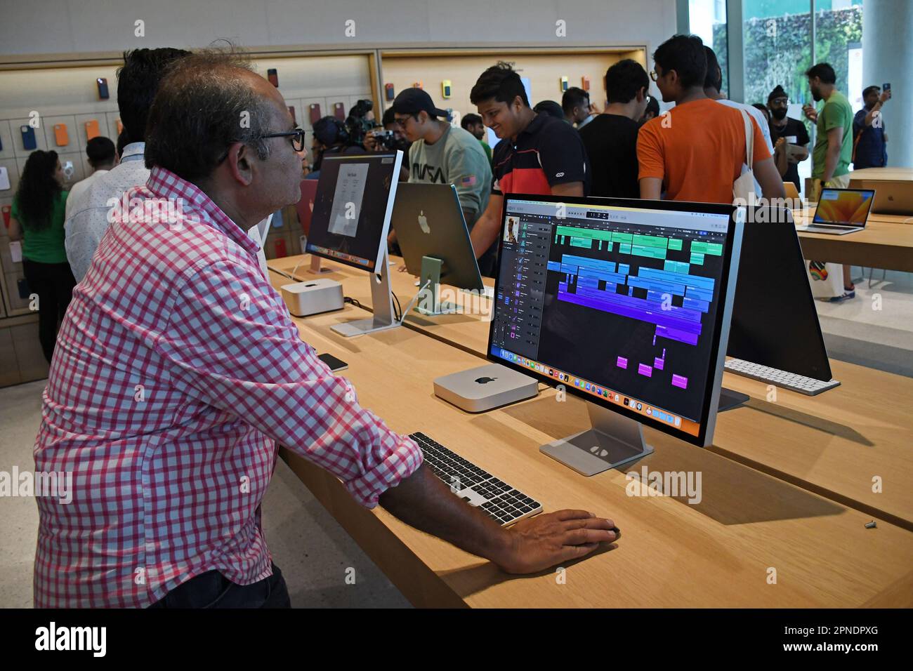 Mumbai, India. 18th Apr, 2023. A man checks Apple's computer monitor ...