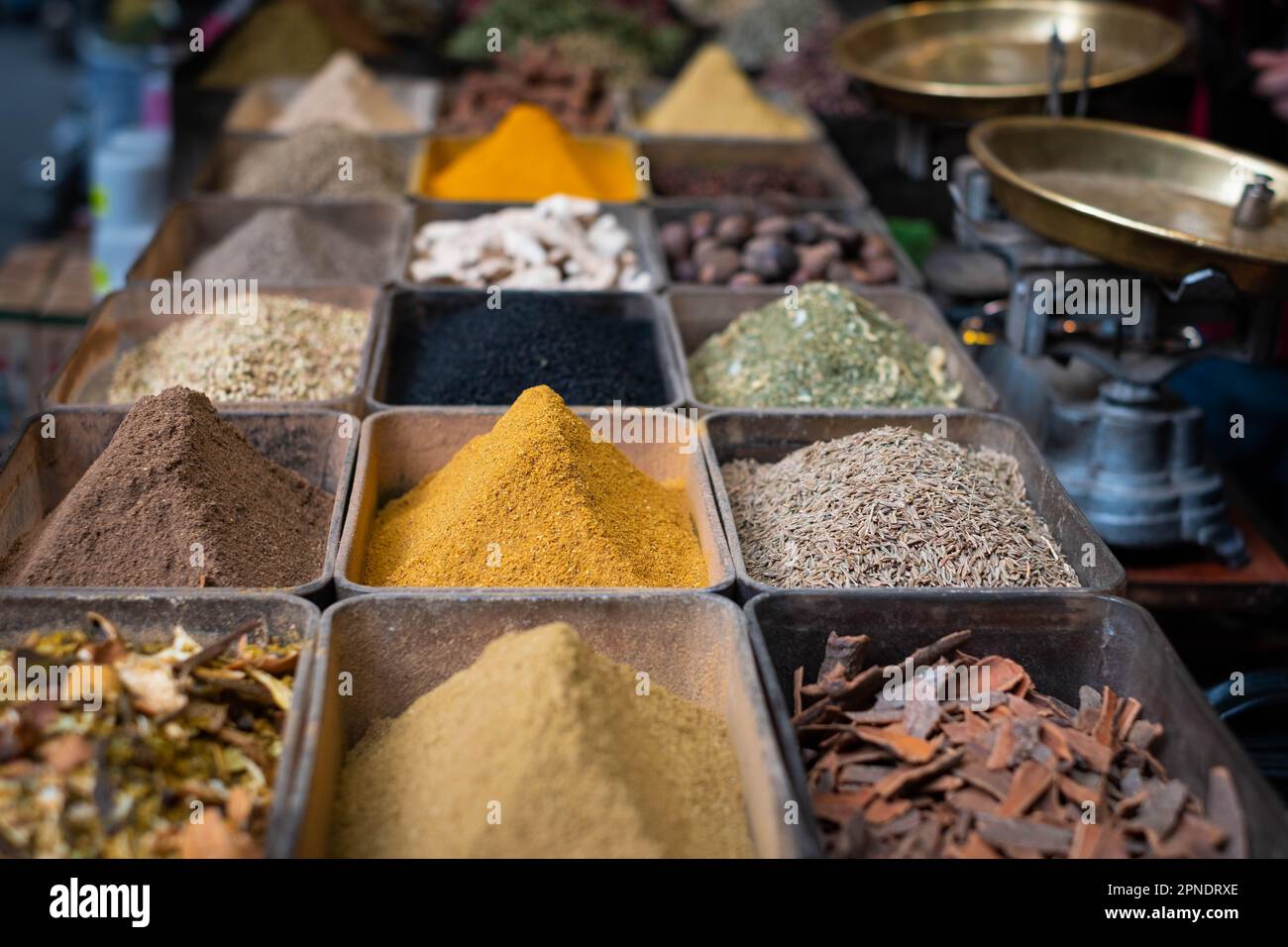 Colorful spices on souk bazaar Stock Photo - Alamy
