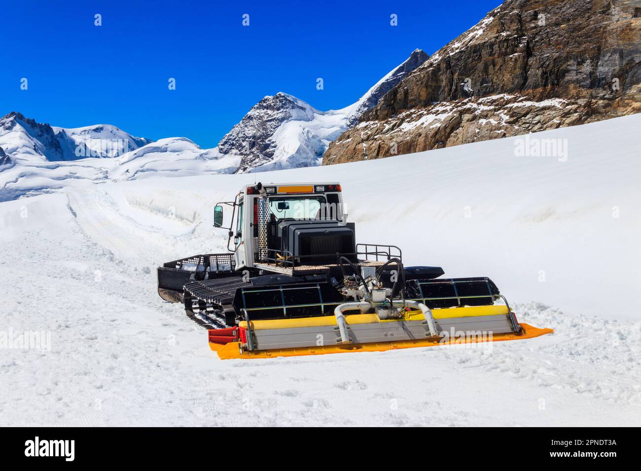 Snowcat machine hi-res stock photography and images - Alamy