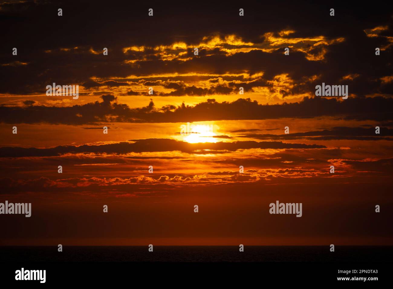 Setting sun from ship hi-res stock photography and images - Alamy
