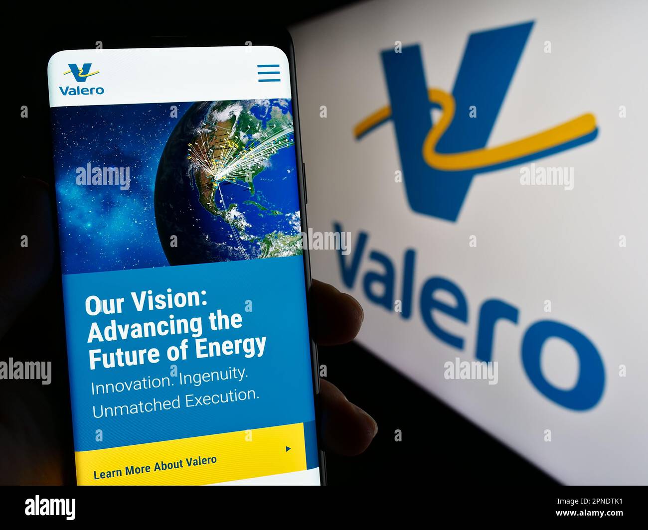 Downstream energy hi-res stock photography and images - Alamy