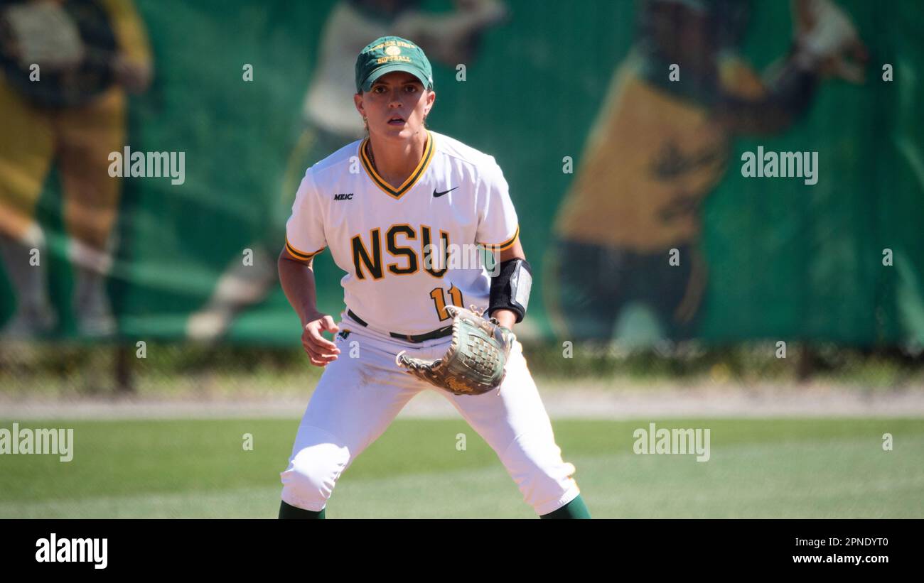 Norfolk St. shortstop Jade Dixon (11) gets into position during an NCAA ...