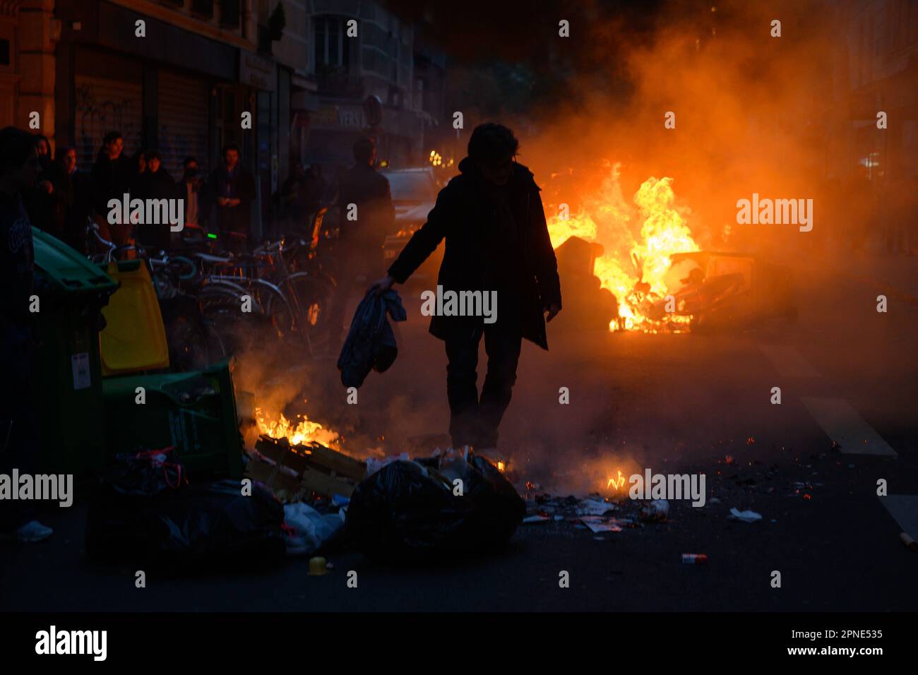 Feux de poubelles hi-res stock photography and images - Alamy