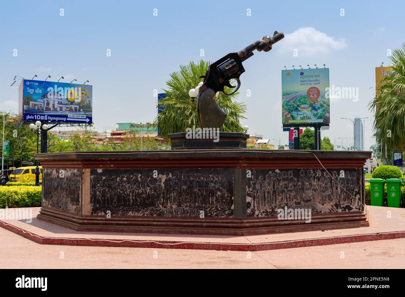 The Twisted Gun at the Stat Chas Circle Garden, Phnom Penh, Cambodia ...