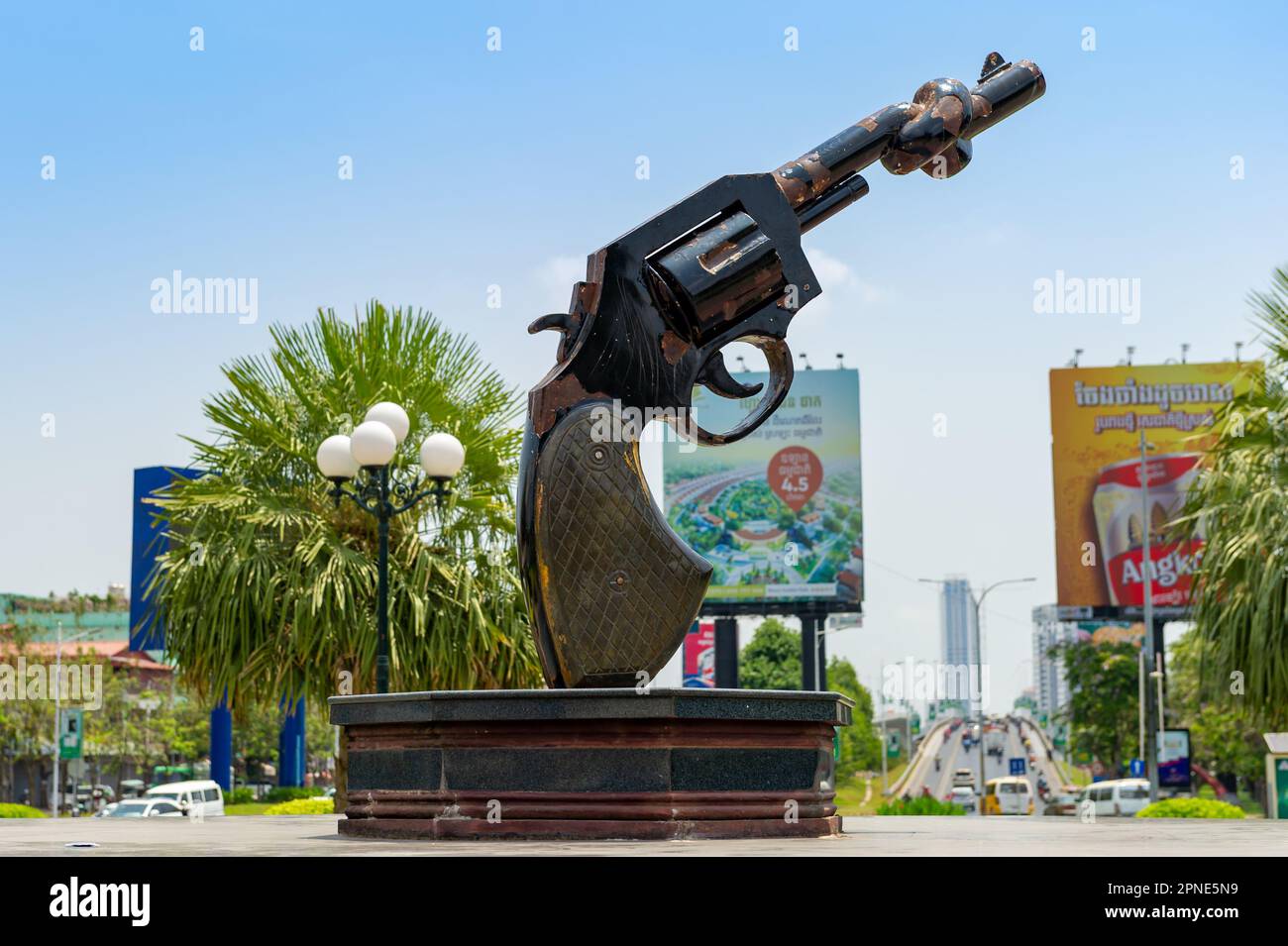 The Twisted Gun at the Stat Chas Circle Garden, Phnom Penh, Cambodia ...