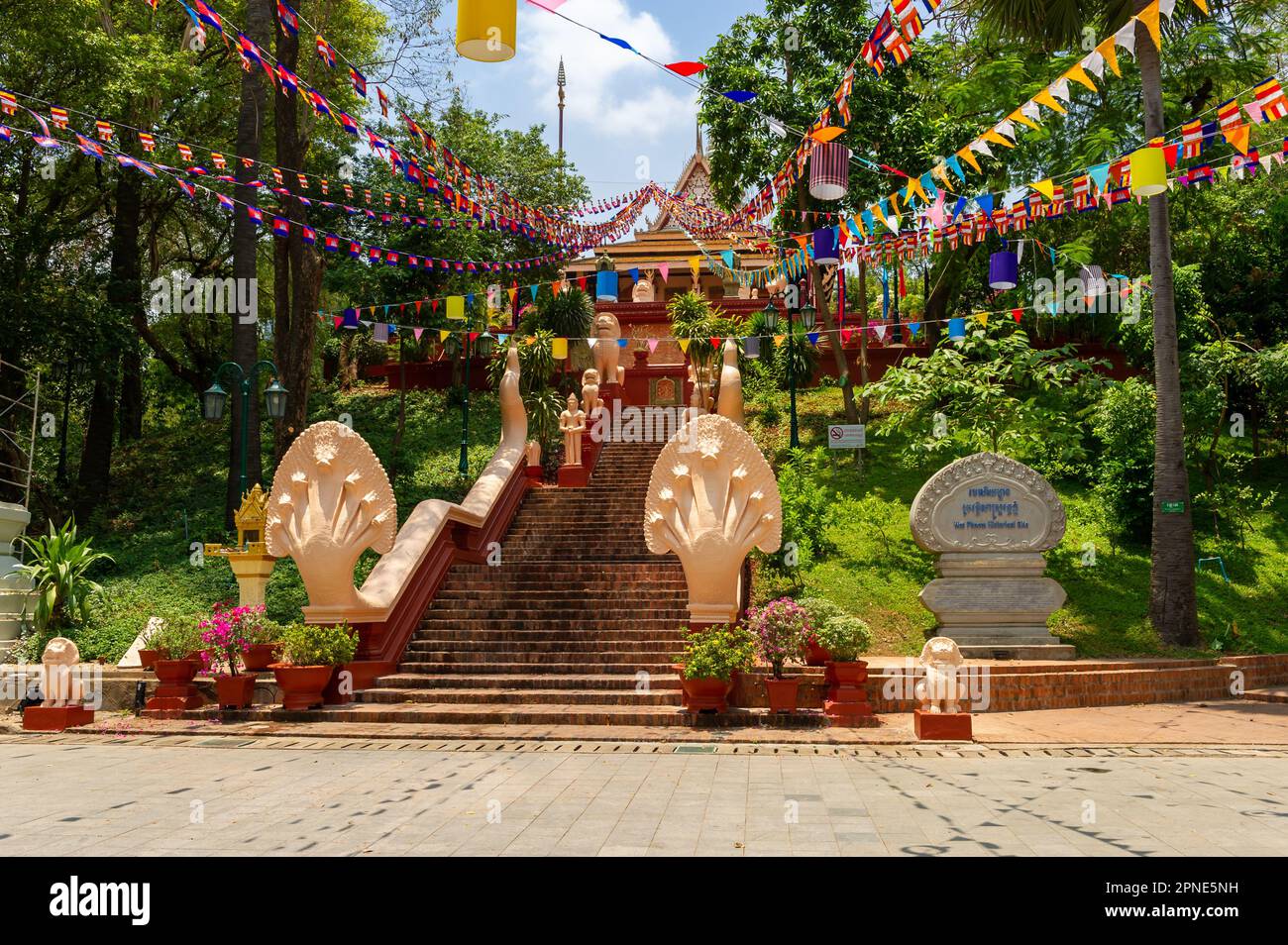 The front entrance of the hilltop Wat Phnom Daun Penh Buddhist Temple ...