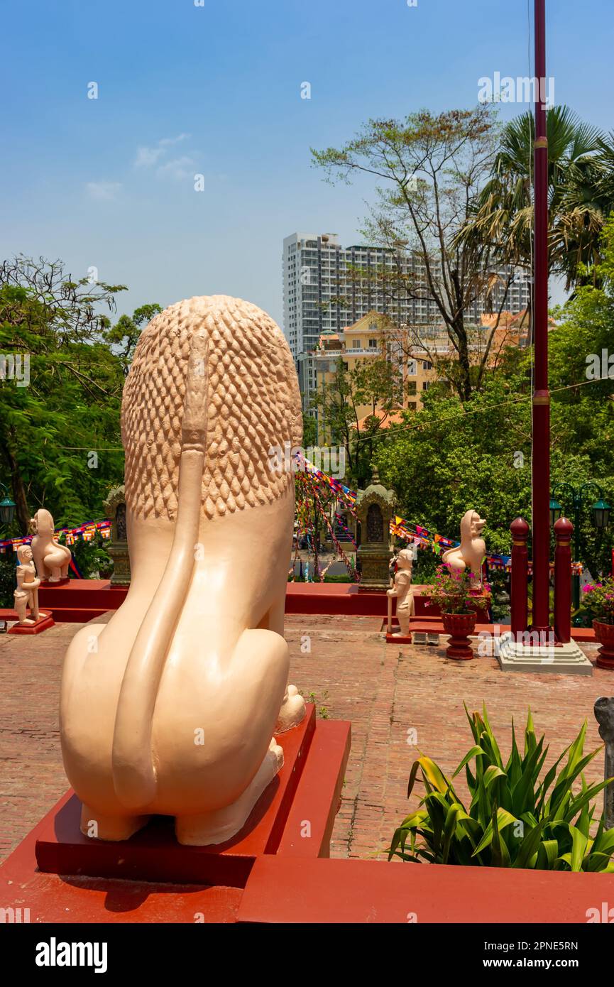 Looking down from the entrance to the hilltop Wat Phnom Daun Penh ...