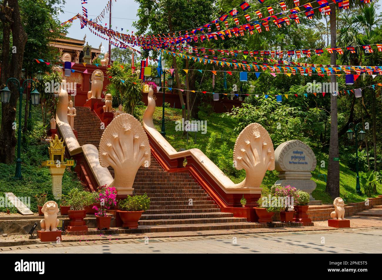 The front entrance of the hilltop Wat Phnom Daun Penh Buddhist Temple ...