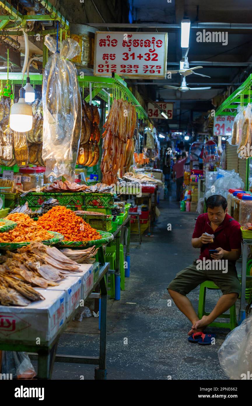 Inside the Orussey Market, Phnom Penh,Cambodia Stock Photo - Alamy