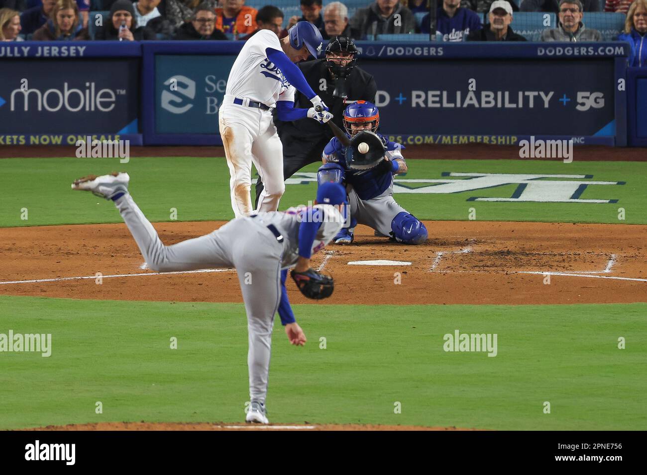 Los Angeles Dodgers first baseman Freddie Freeman (5) bats during a MLB ...
