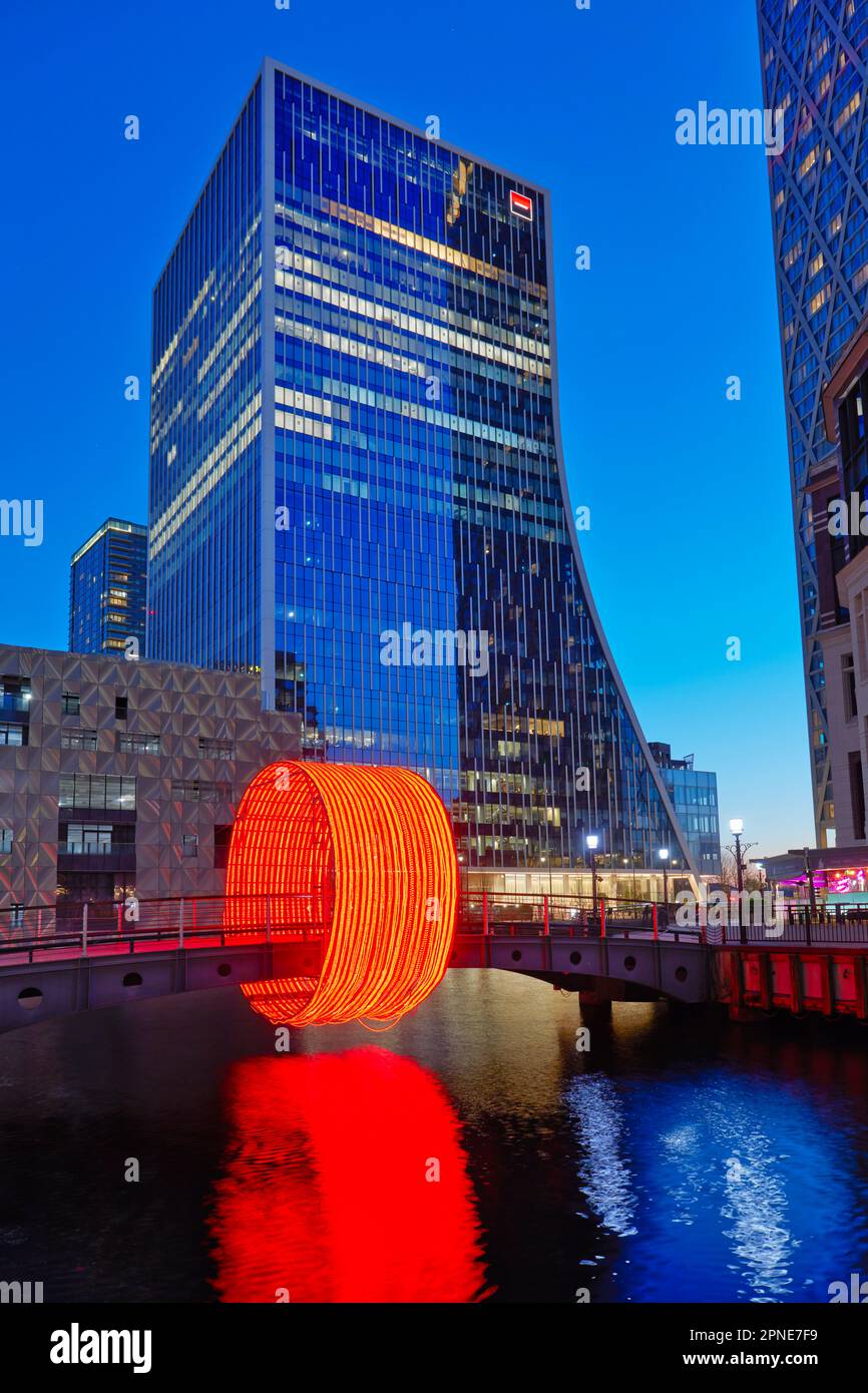 The "Clew" artwork by Ottotto on Cubitt bridge, Canary Wharf, London ...