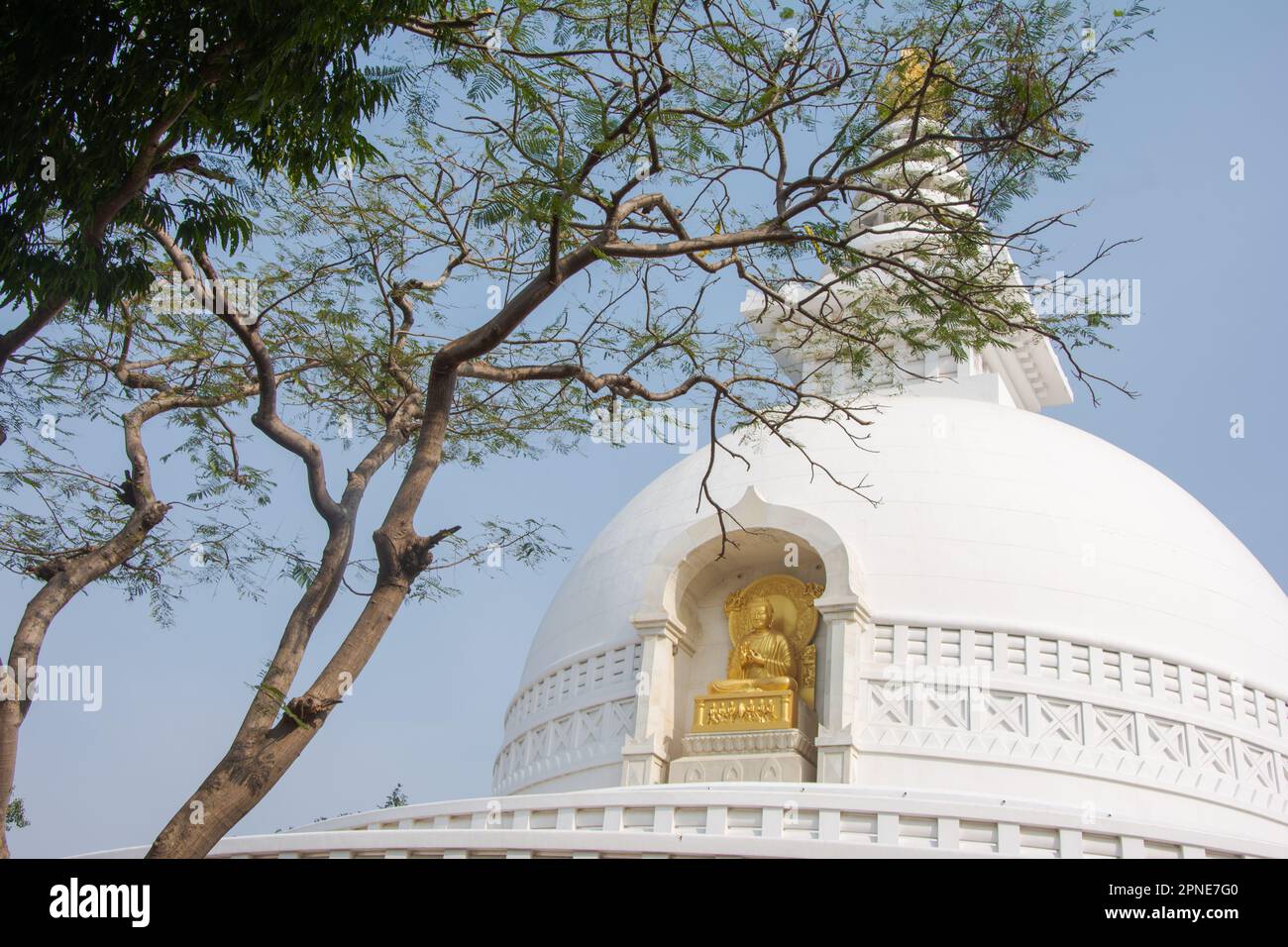 Vishwa Shanti Stupa | Peace Pagoda in Rajgir, India Stock Photo - Alamy