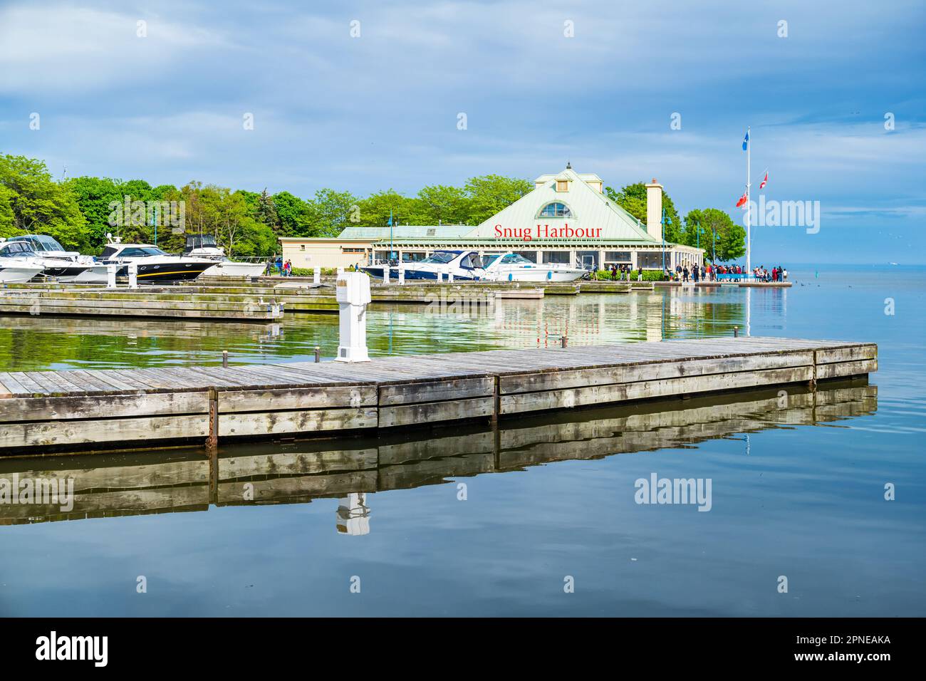 Pier and restaurant on the waterfront at Port Credit, Mississauga ...