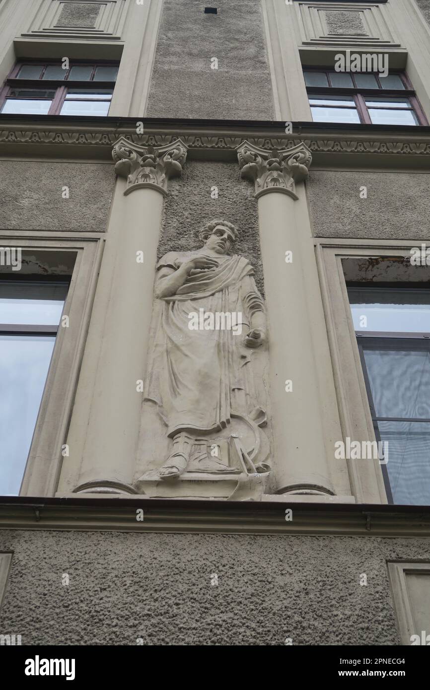 Semi columns hi-res stock photography and images - Alamy