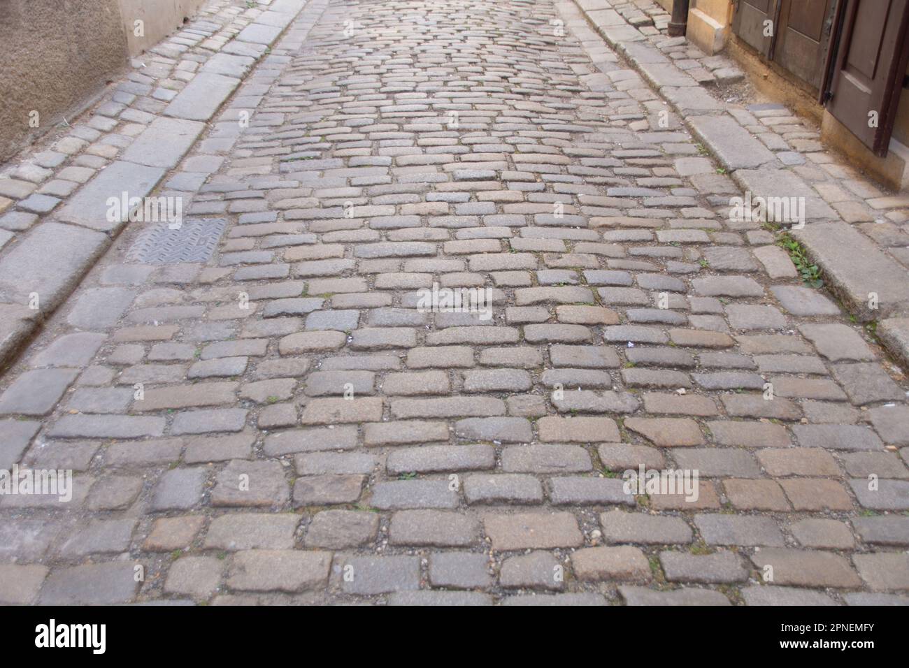 Alte gepflasterte Straße in Bratislava Stock Photo - Alamy