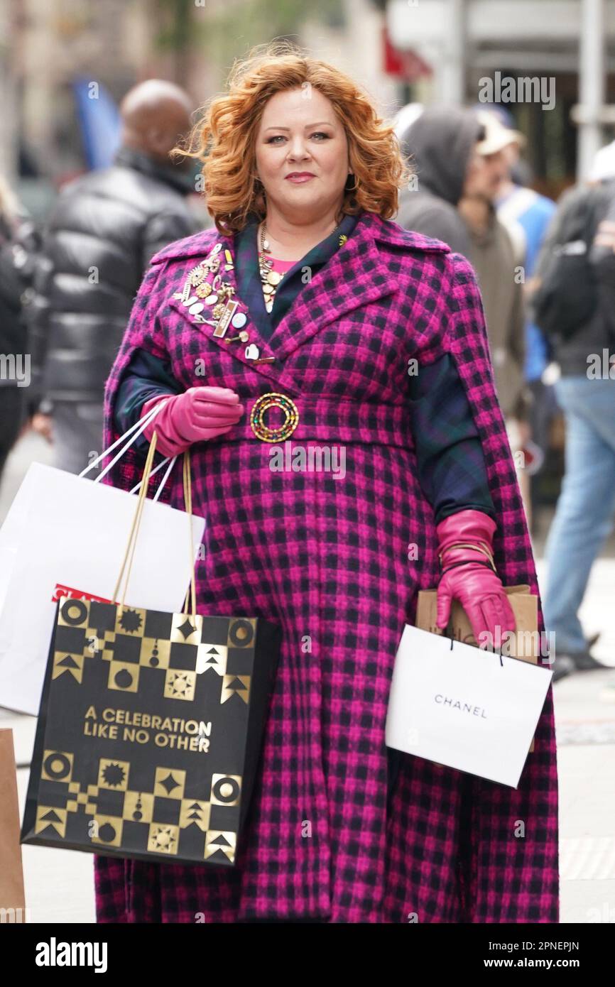 New York, NY, USA. 18th Apr, 2023. Melissa McCarthy on location for ...