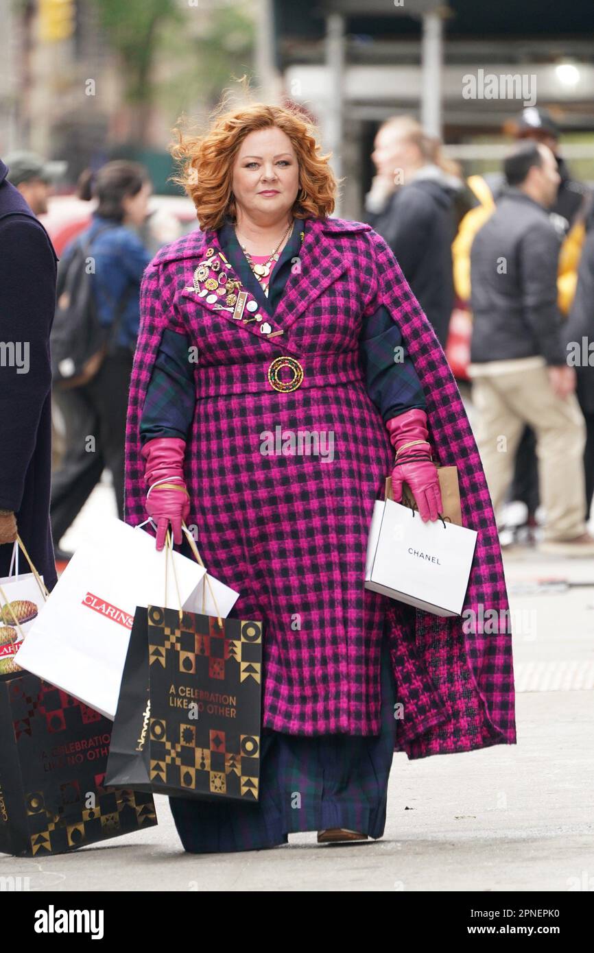 New York, NY, USA. 18th Apr, 2023. Melissa McCarthy on location for ...
