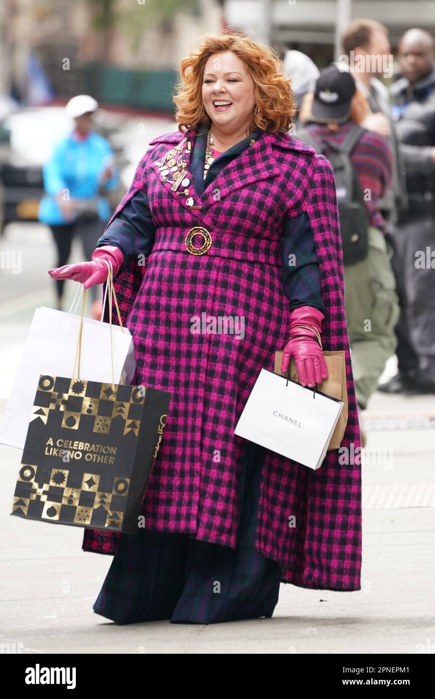New York, NY, USA. 18th Apr, 2023. Melissa McCarthy on location for ...