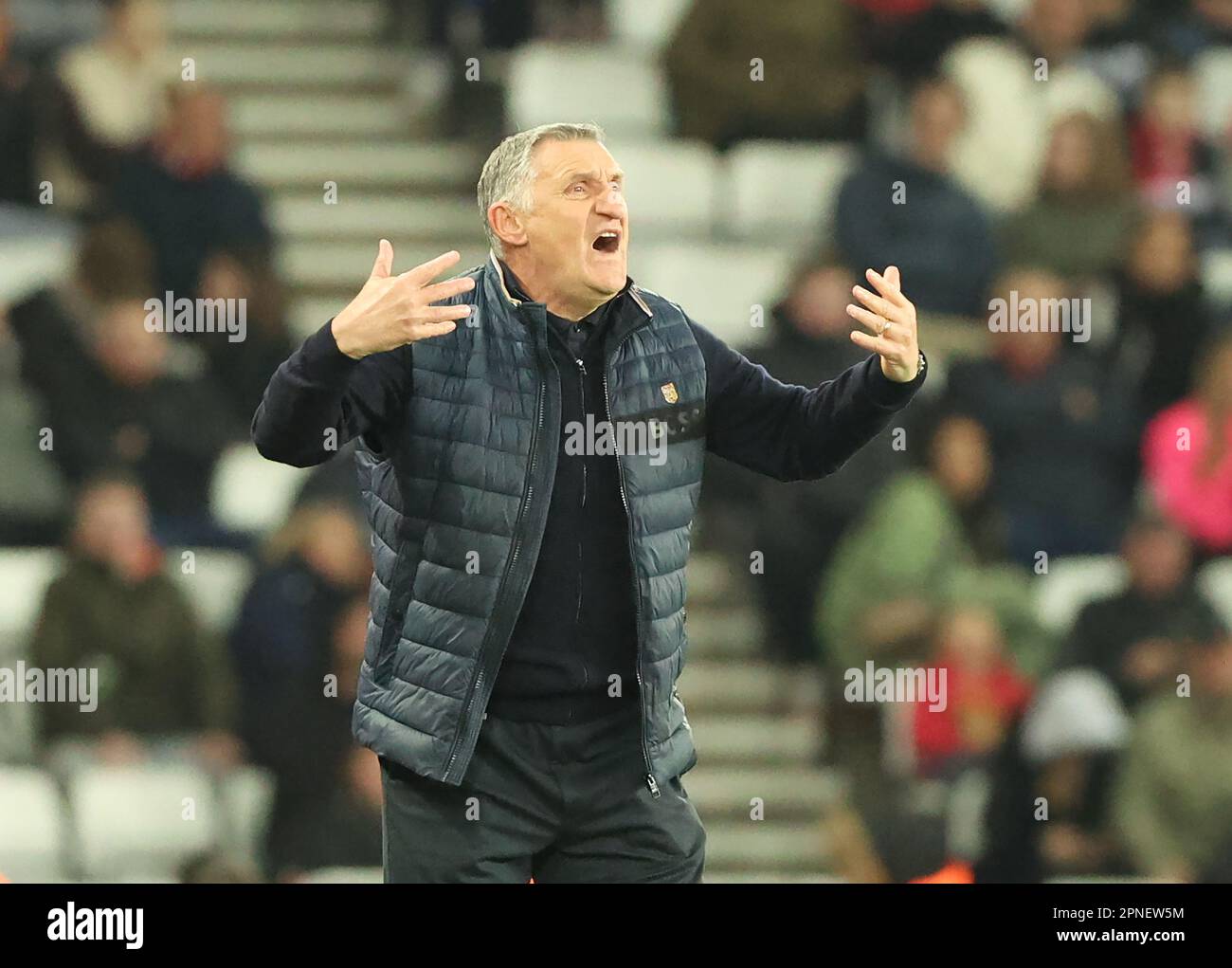 Tony Mowbray manager of Sunderland during the Sky Bet Championship ...
