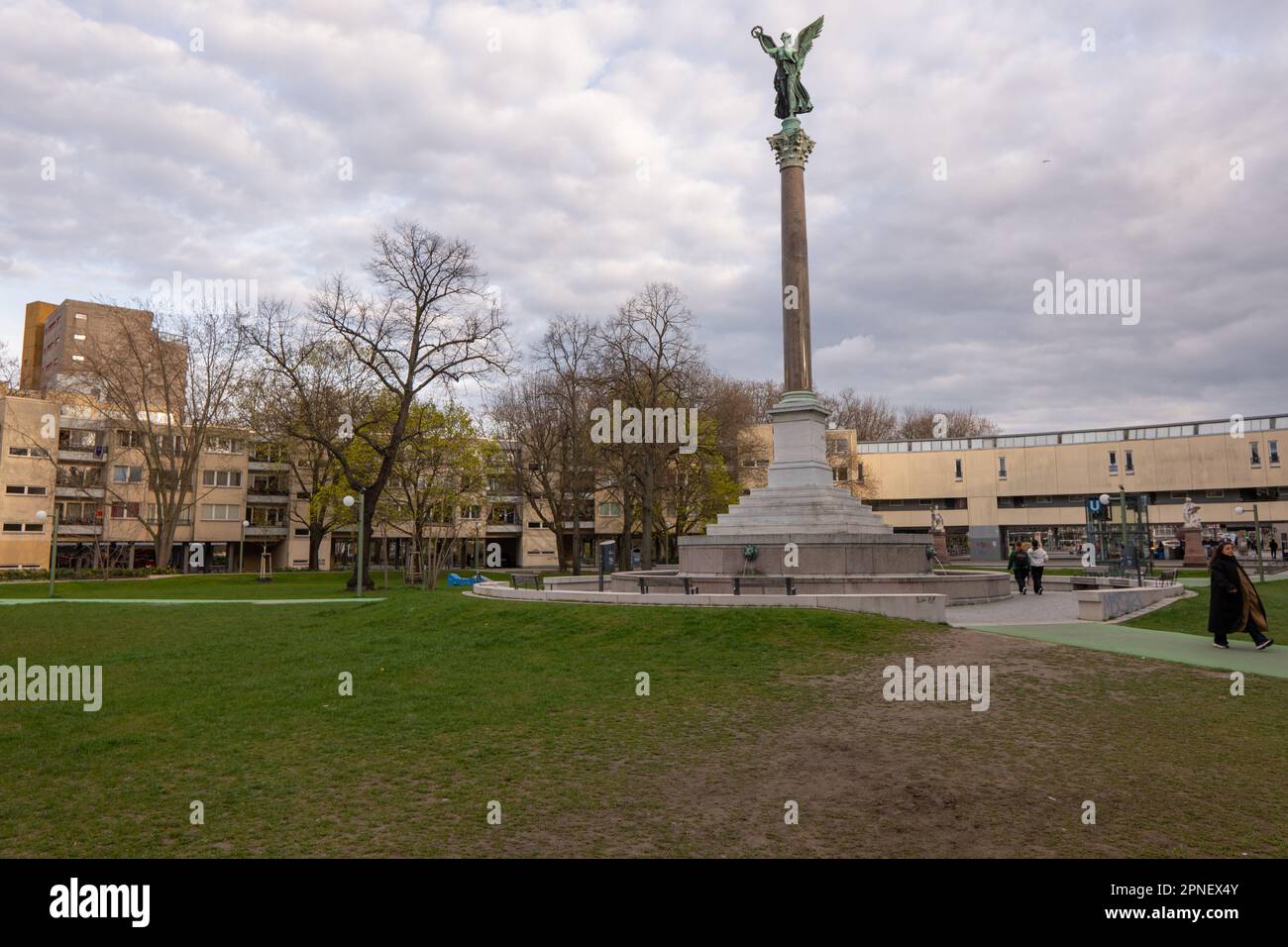 Buildings in berlin expansion city hi-res stock photography and images ...