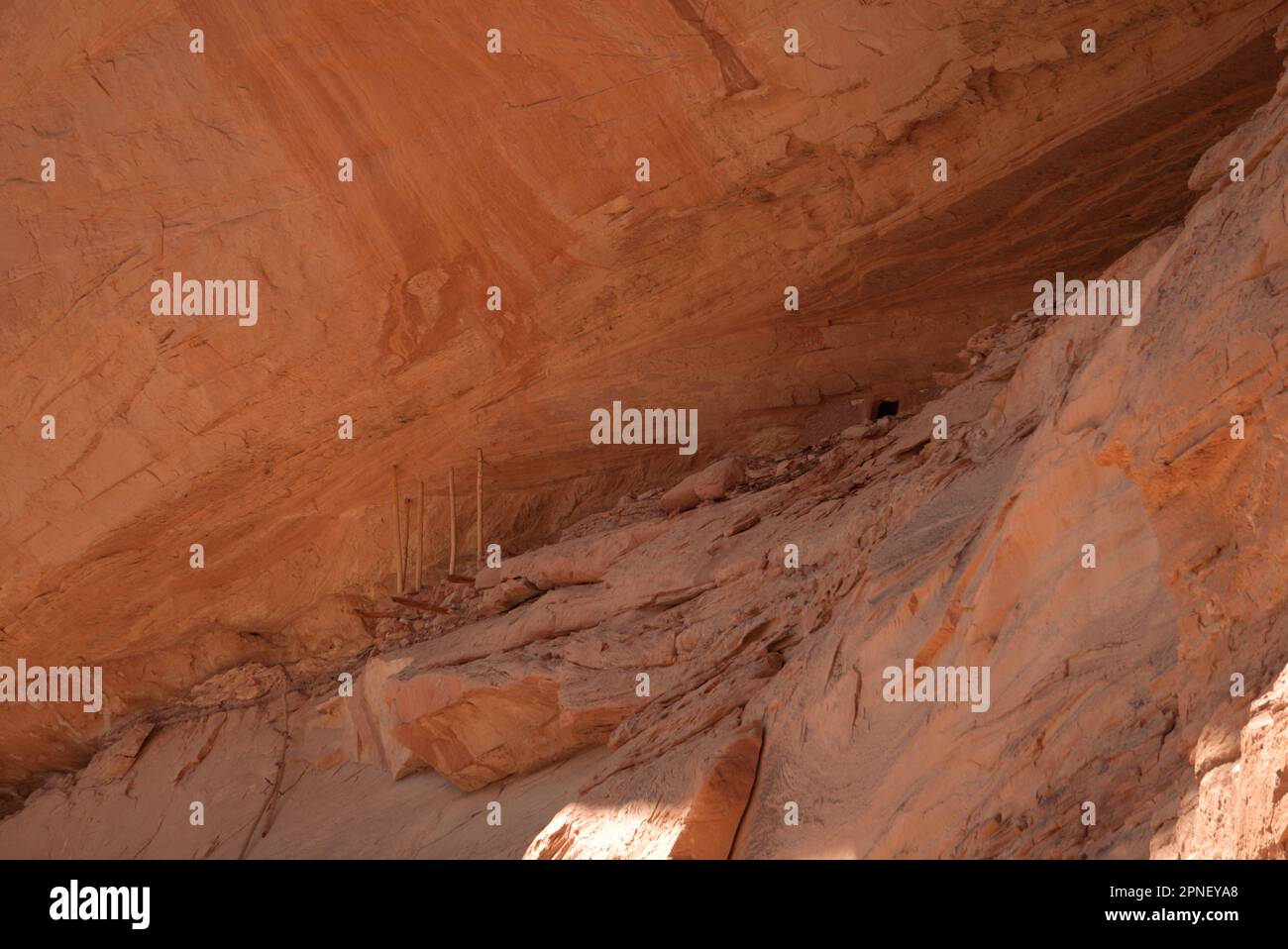 Remnants of an ancient structure in Utah's Grand Gulch Stock Photo - Alamy