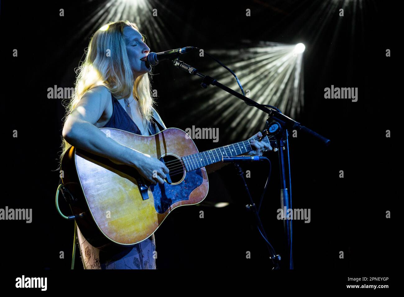 Billie marten esibizione hi-res stock photography and images - Alamy